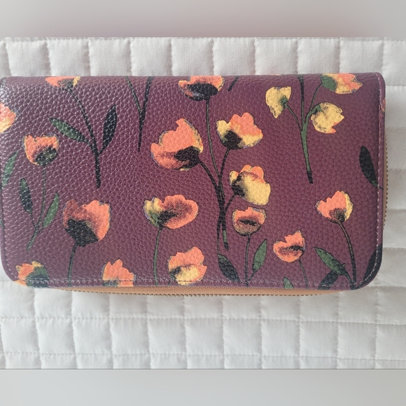 thirty-one | Accessories | Thirty One All About The Benjamins Wallet ...